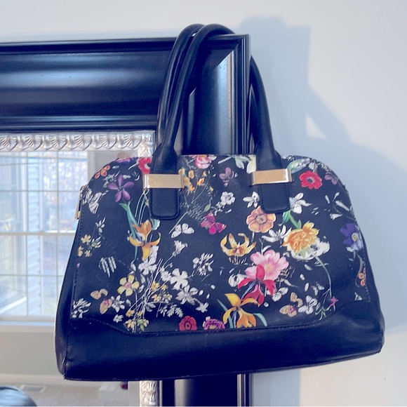 Bags | Stunning Black Floral Print Handbag Front Zipper Must Have ...